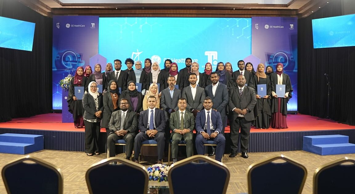 އެސްޓީއޯއިން ކޯސް ހިންގައިގެން ރާއްޖޭގެ ފުރަތަމަ ރޭޑިއޯގްރާފަރުން ތަމްރީނުކޮށްފި – Dhen.mv