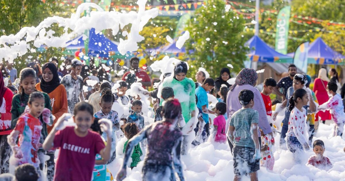 ހުޅުމާލޭގައި މީހުން އާބާދުވިތާ 21 އަހަރު ފުރުން ކުލަގަދަކޮށް ފާހަގަކުރަނީ – Dhen.mv