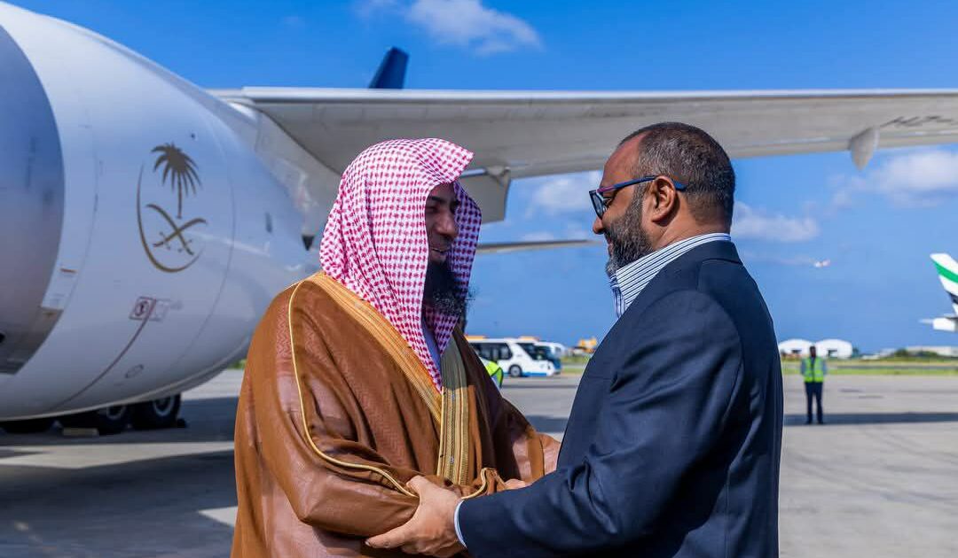 ނަބަވީ މިސްކިތުގެ އިމާމު ރާއްޖެއިން ފުރާވަޑައިގެންފި – Dhen.mv