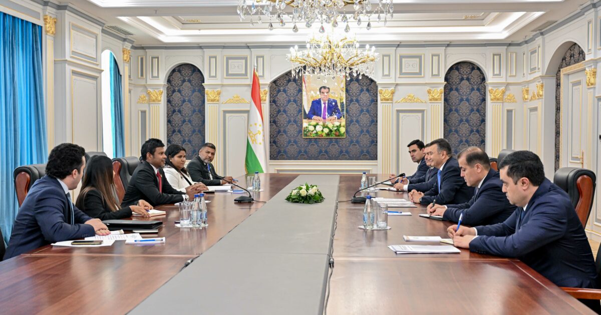 ނައިބު ރައީސް، ތަޖިކިސްތާނުގެ ބޮޑުވަޒީރާ ބައްދަލުކުރައްވައިފި – Dhen.mv