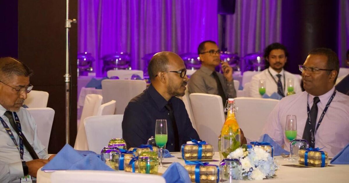 އެލައިޑަށް 40 އަހަރު ފުރުން ކަސްޓަމަރުންނާއި އެކު ކުލަގަދަކޮށް ފާހަގަކޮށްފި – Dhen.mv