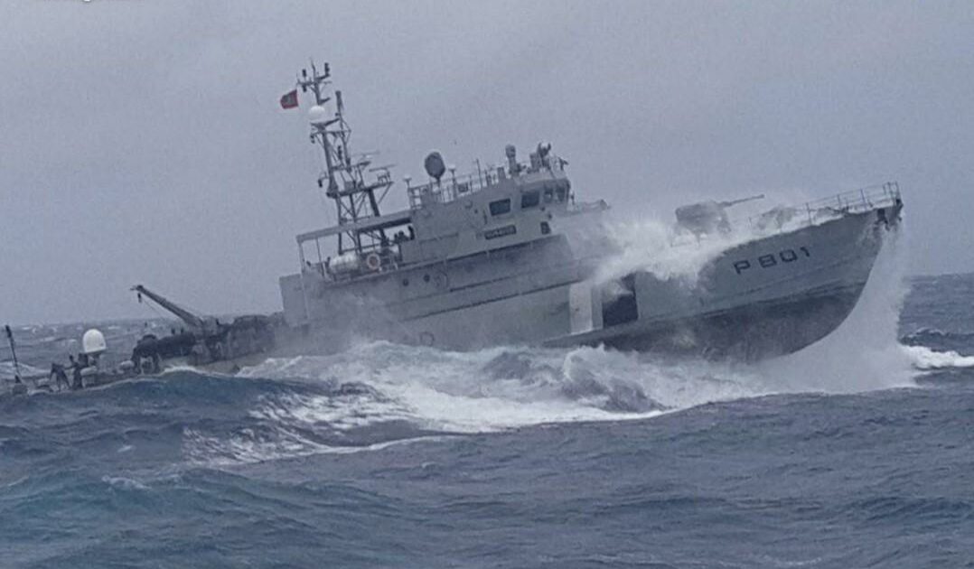 40 މީހުންނާއެކު ދަތުރުކުރި ބޯޓެއްގެ އިންޖީނު ހުއްޓިގެން ކޯސްޓުގާޑުން ހަރަކާތްތެރިވަނީ – Dhen.mv