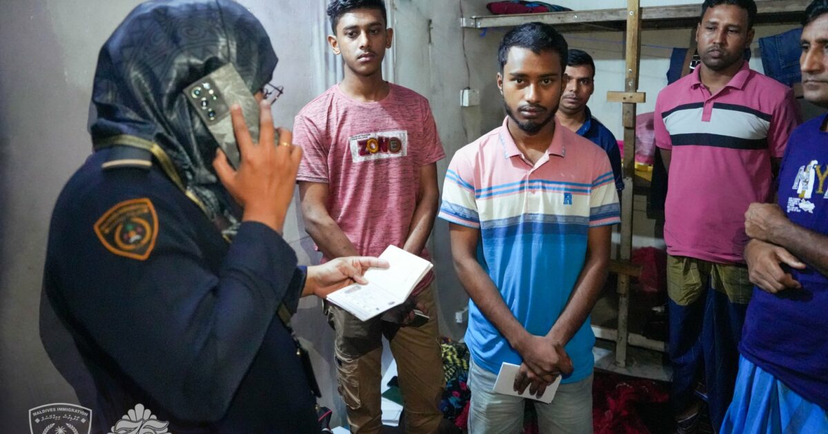 ގަވައިދާ ހިލާފަށް އުޅެމުން ދިޔަ 25 ބިދޭސީން އަތުލައިގެންފި – Dhen.mv